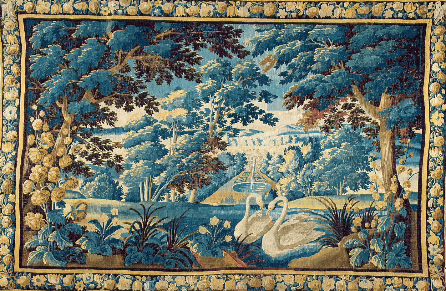 Elegant Swan Garden Tapestry: Perfect for a Romantic Bedroom Refresh a ...